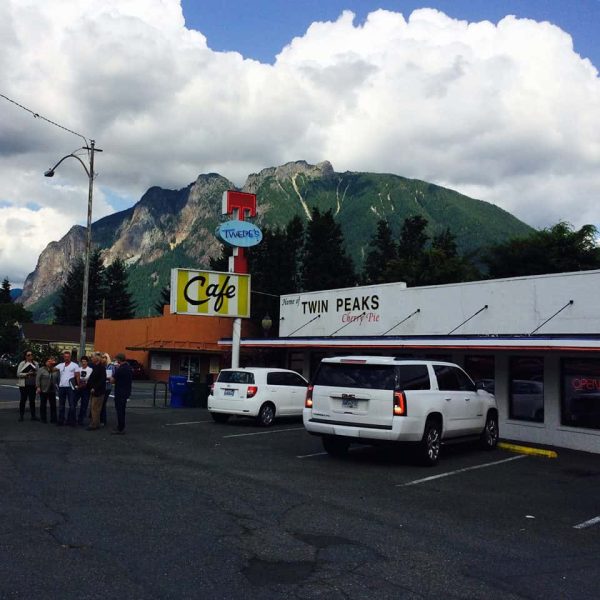 Tour The Twin Peaks Double R Diner Like You're The First Customer