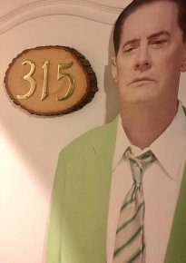 Twin Peaks Fan Orders Dale Cooper Standee, Gets “Dougie Jones” Instead